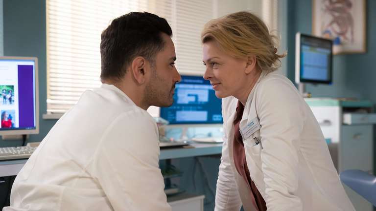 „In aller Freundschaft“: Ilay und Ina kommen sich in neuen Folgen ...